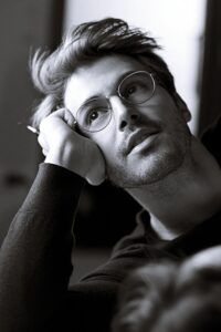 40 Face Photography Poses For Boys – Macho Vibes