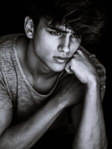 40 Face Photography Poses For Boys – Macho Vibes