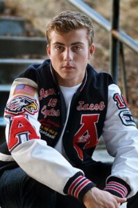 40 Best Senior Year Picture Ideas For Boys – Macho Vibes