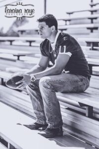 40 Best Senior Year Picture Ideas For Boys – Macho Vibes