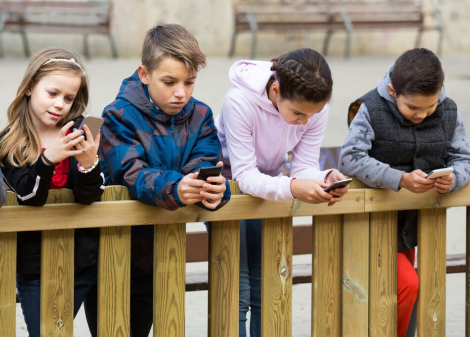 5 Things To do If You Are Worried About Your Kids' Cell Phone Addiction ...